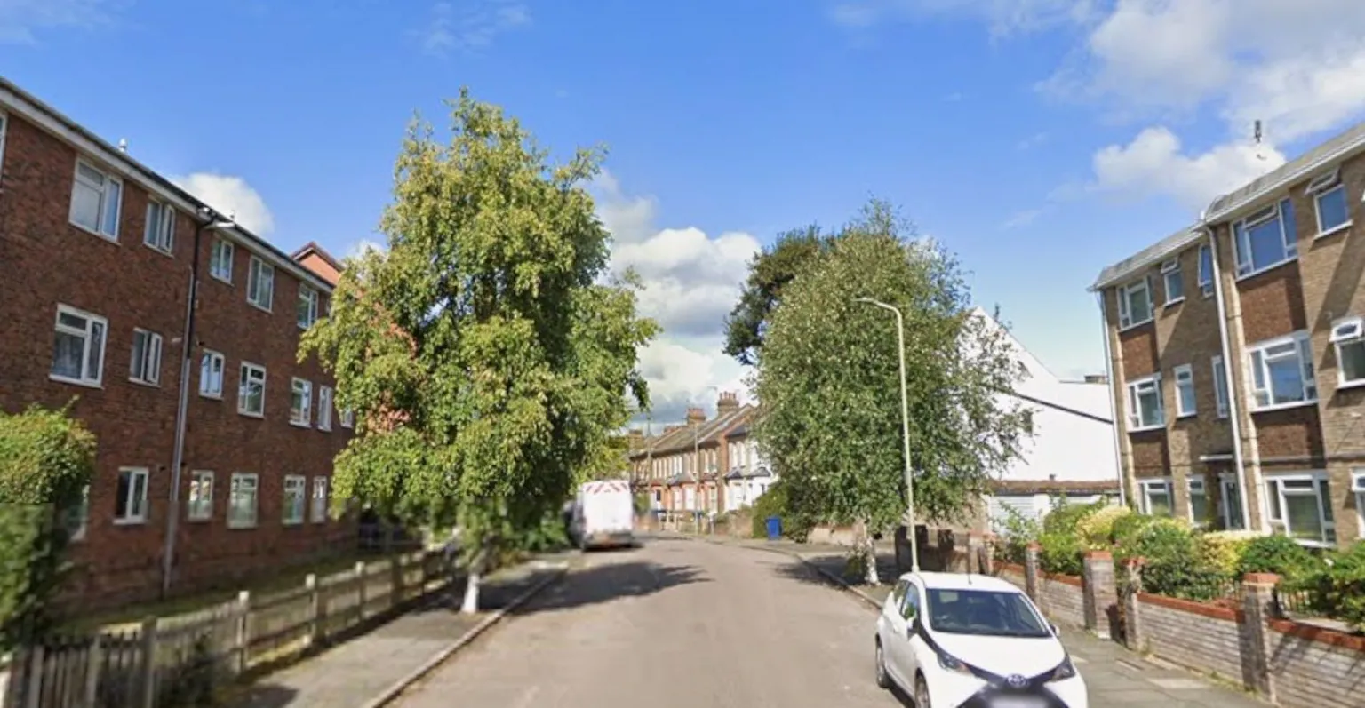 19-Year-Old Woman Dies After Gunshots Heard at Finchley Home | The Uk ...
